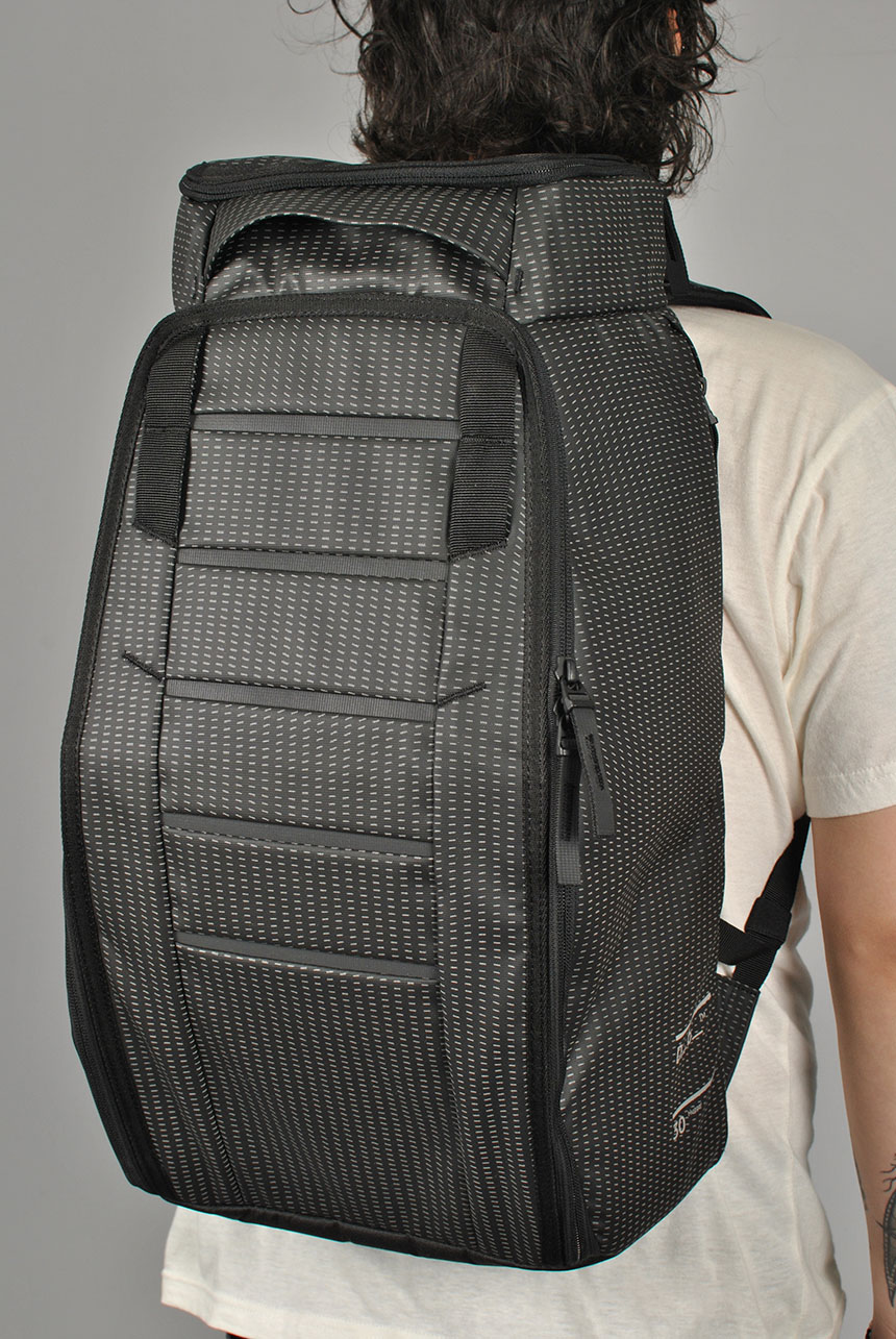 Hugger Backpack 30L | 30 L | Reflective Black | 7071313603212